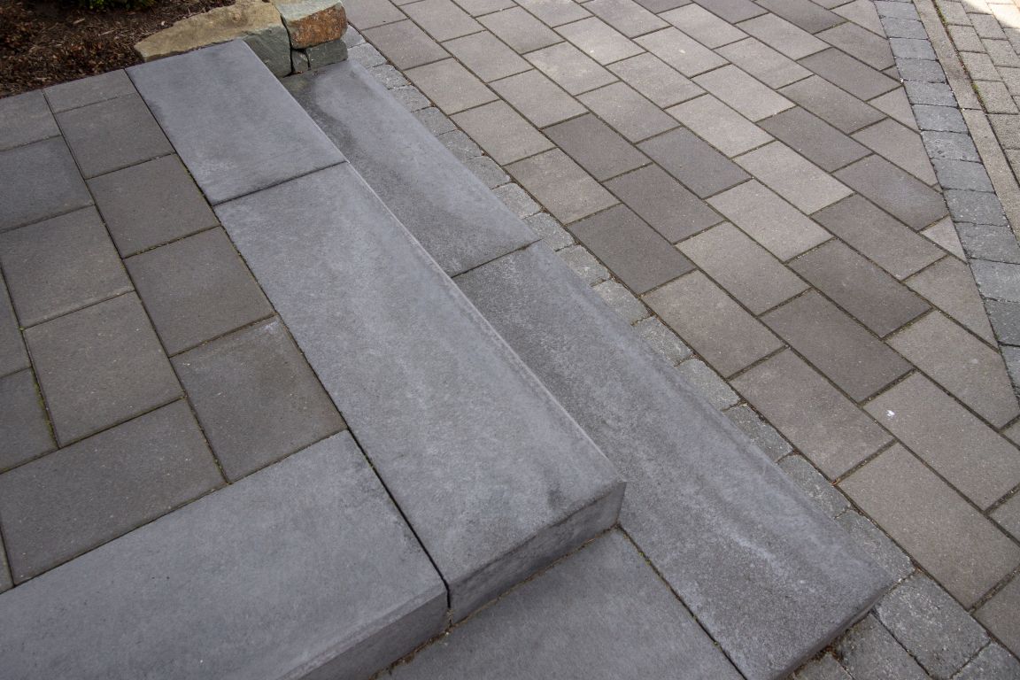 TRAPTREDE 100X35X15CM ANTRA GLAD | Sloos Tegels